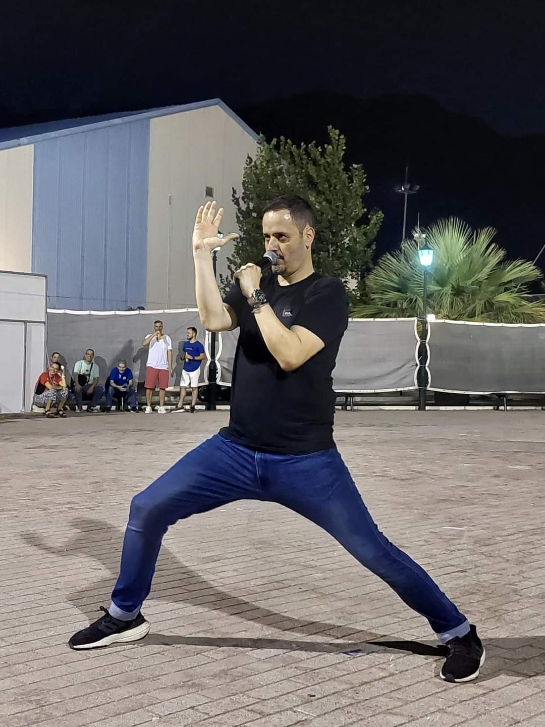Γέλια μέχρι δακρύων πρόσφερε ο Τσουβέλας στη Νέα Μάκρη – iAnatropi.gr