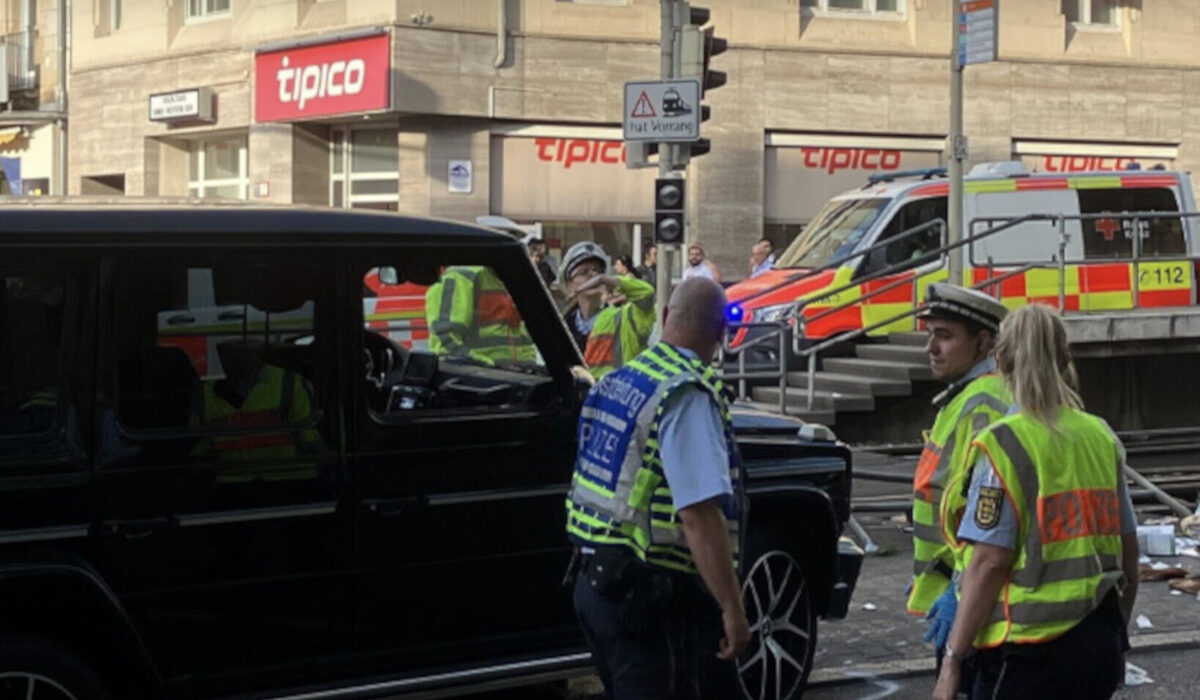 Αυτοκίνητο έπεσε σε πλήθος στη Στουτγάρδη – iAnatropi.gr