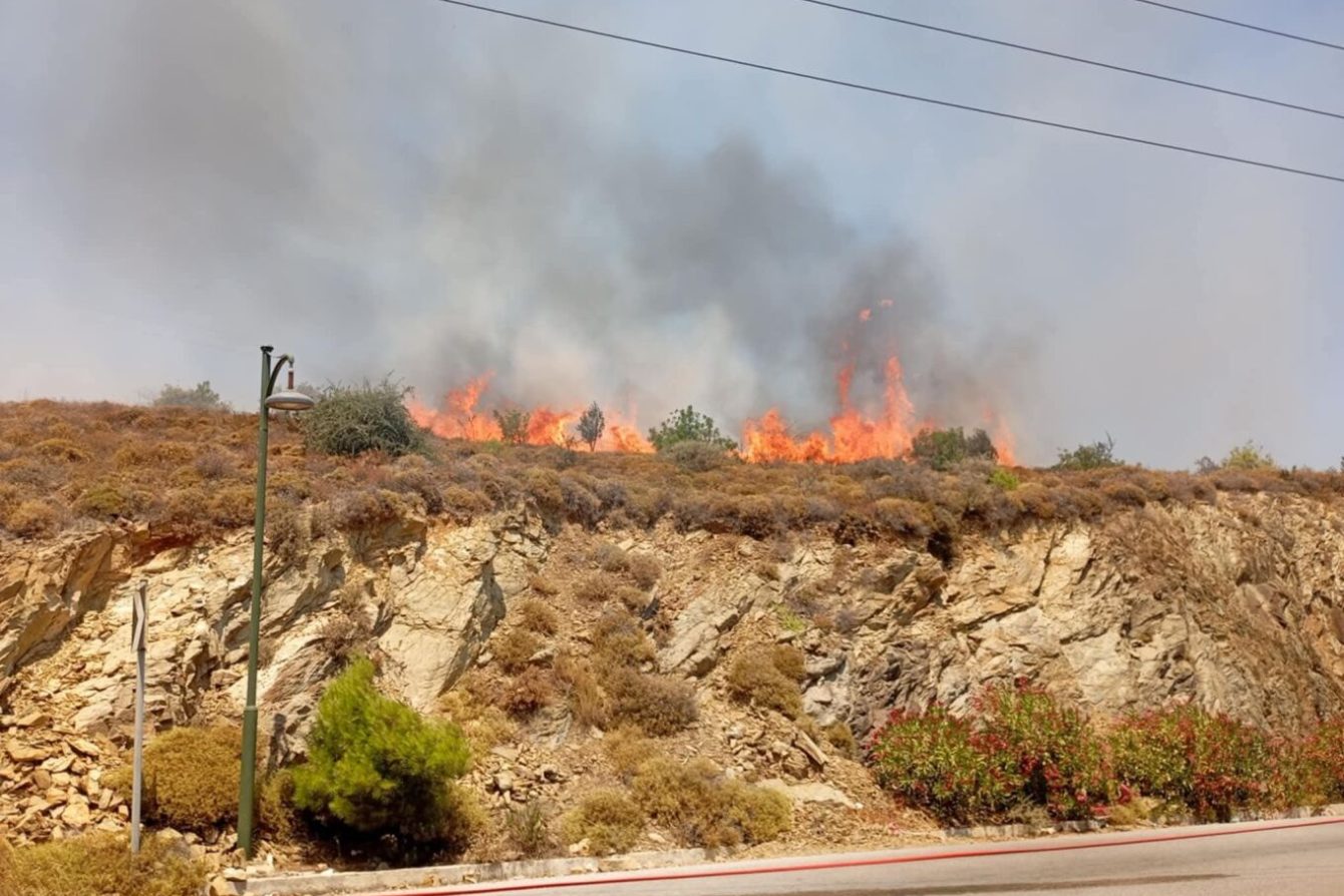 Φωτιά τώρα στη Χίο – Μήνυμα του 112 σε κατοίκους 6 περιοχών για να απομακρυνθούν – iAnatropi.gr